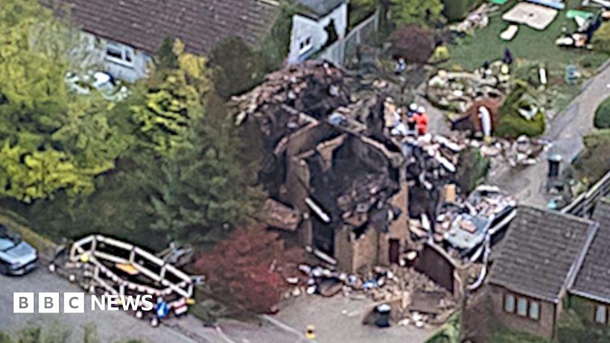 Cleat Hill explosion: Inquests open into two deaths - BBC News