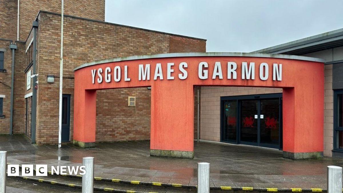 Wales snow warning: Flintshire parents' school closure timing anger ...