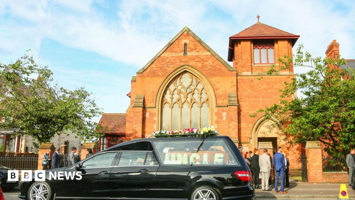John Boreland: Funeral of prominent loyalist takes place - BBC News