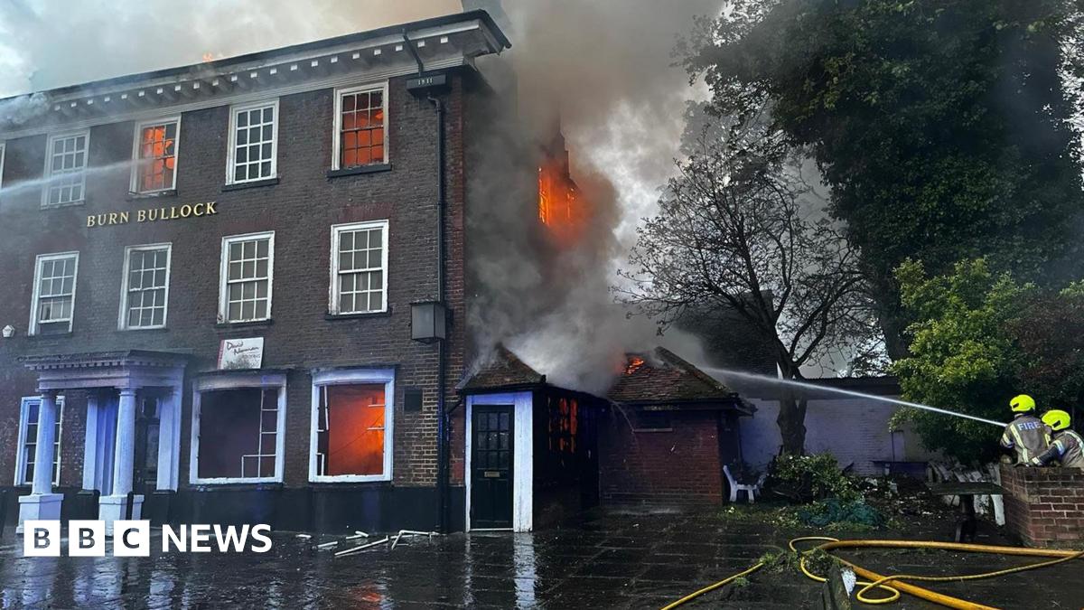 Mitcham: Historic Burn Bullock pub badly damaged in large fire - BBC News