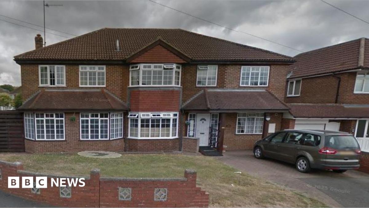 Luton care home residents at risk of scalding showers, says CQC - BBC News