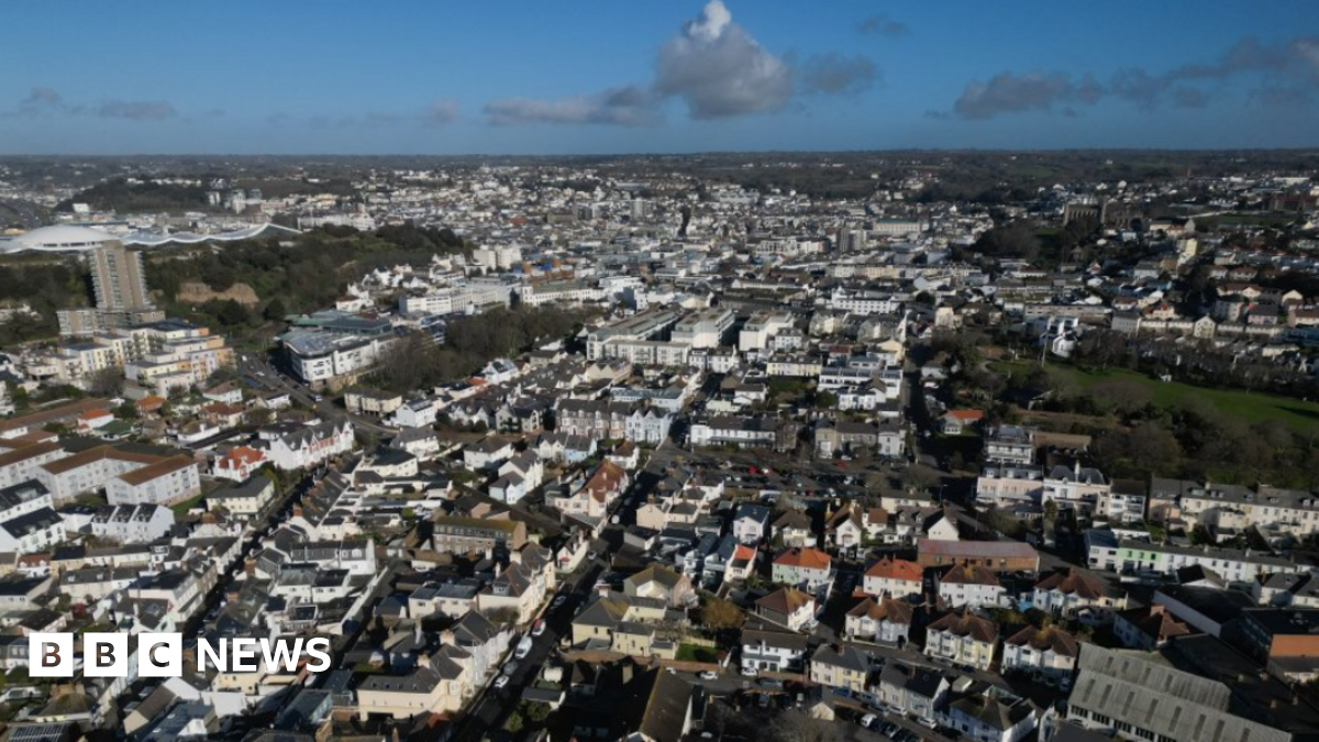 Reagan foxx 2008 great kisser and loves to take charge,