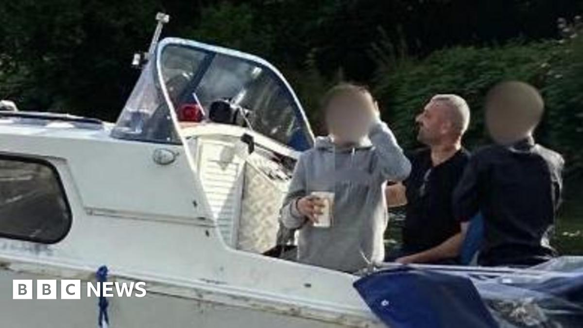 Kingston regatta: Boat owner fined for 'appalling river rage' - BBC News