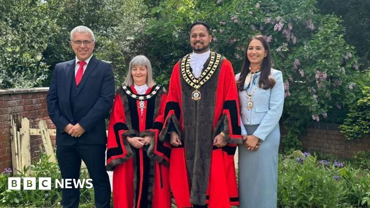 Swindon mayor calls new role 'privilege of his life' - BBC News