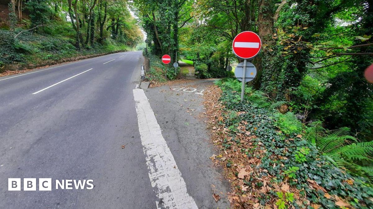 Changes to western TT course junction access brought in - BBC News