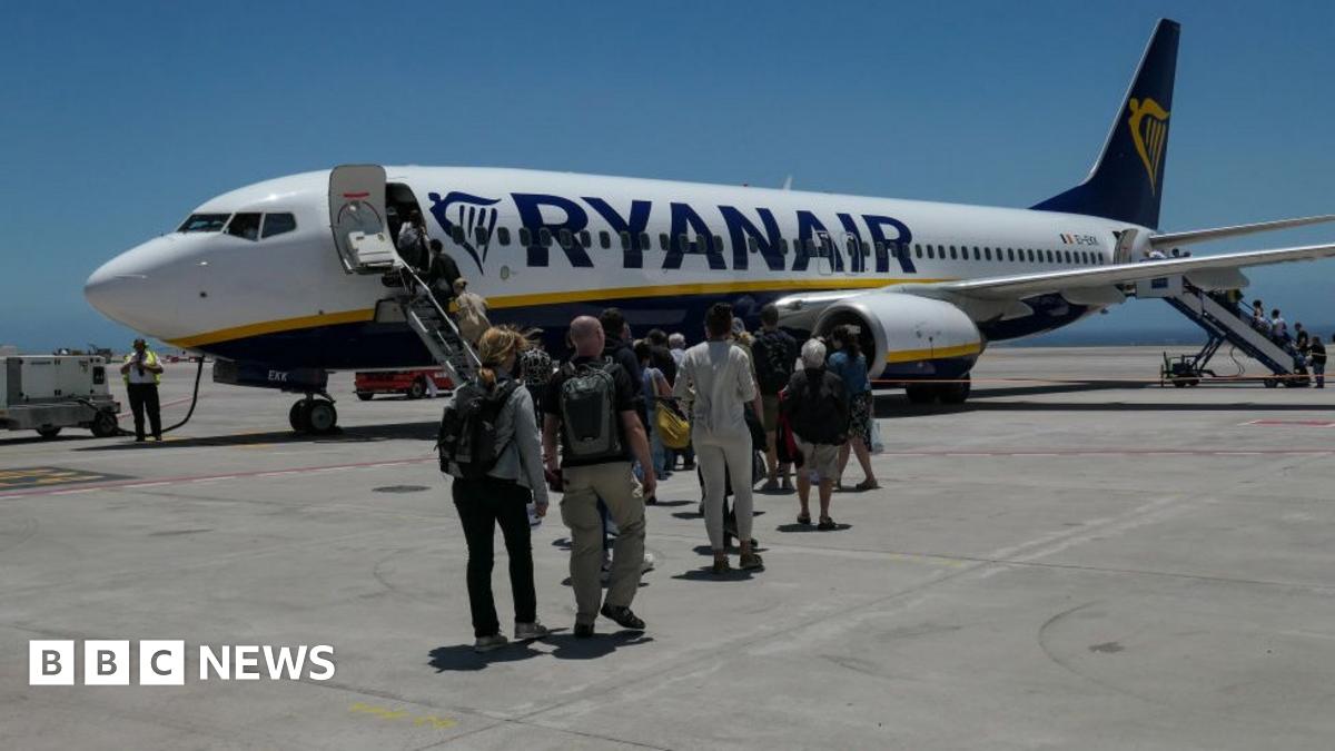 Ryanair rapped over 'misleading' Covid adverts - BBC News