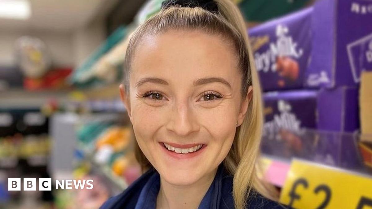Reading TikTok star lands role in West End musical - BBC News