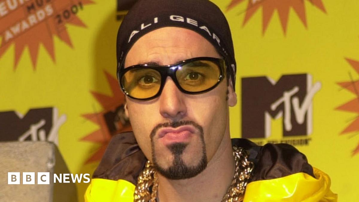 Sacha Baron Cohen plans Ali G comeback on tour - BBC News