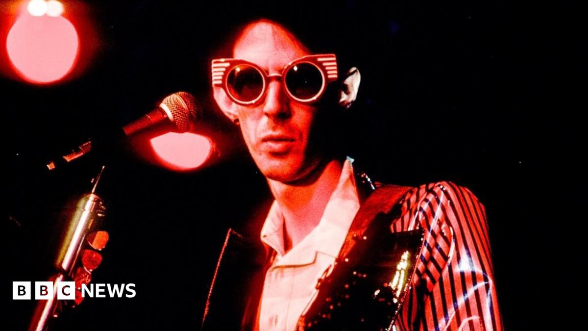 The Cars singer Ric Ocasek died in his sleep, says family - BBC News