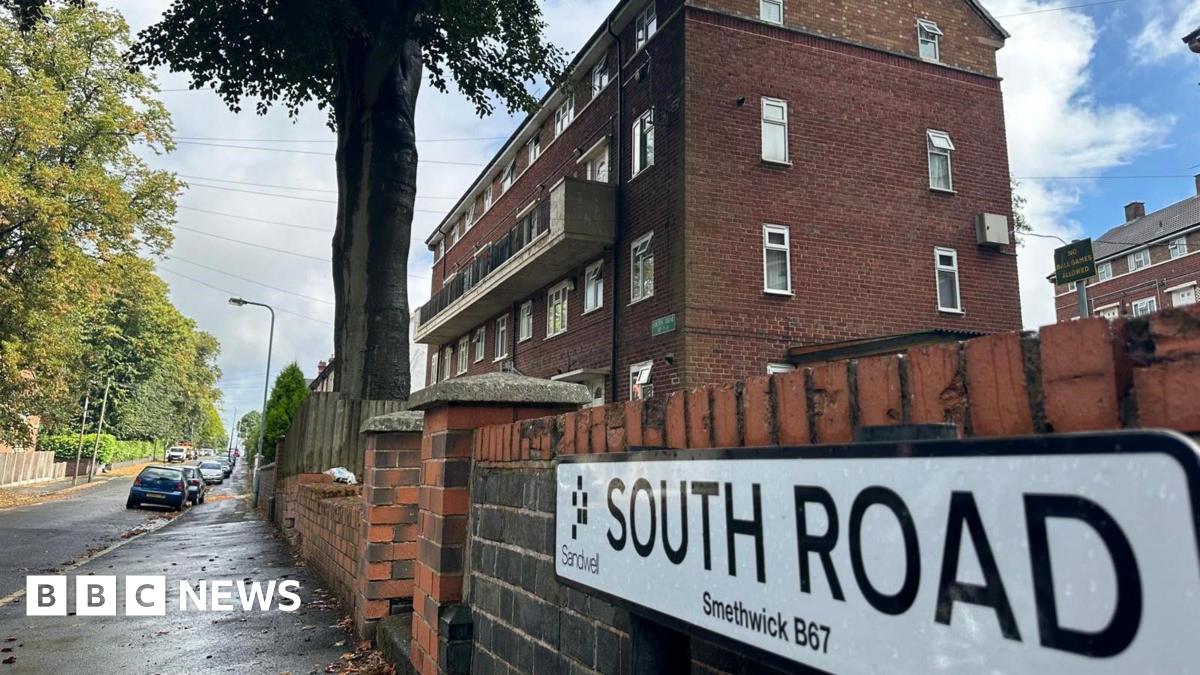 Woman charged with attempted murder after Smethwick stabbing - BBC News