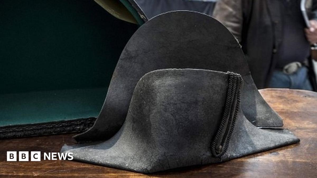 Napoleon's Waterloo hat sold on anniversary of battle - BBC News