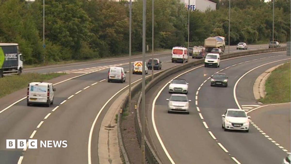 Northbound junction on A12 set to close for three weeks - BBC News