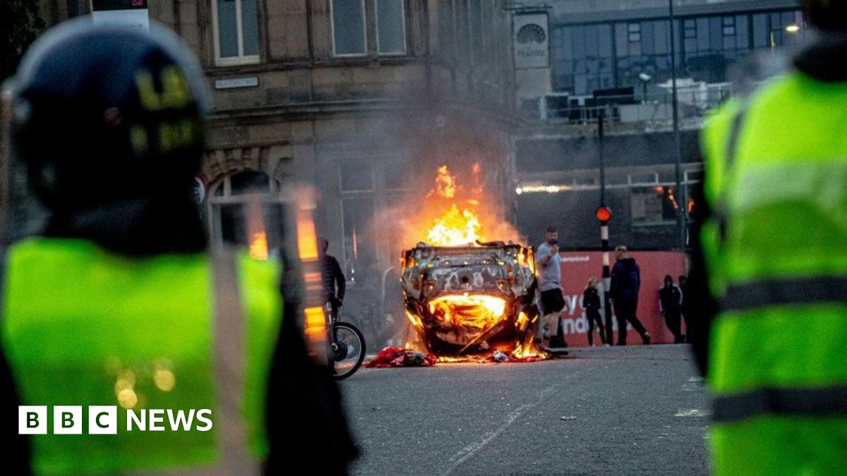 Man freed after appealing against summer riots sentence - BBC News
