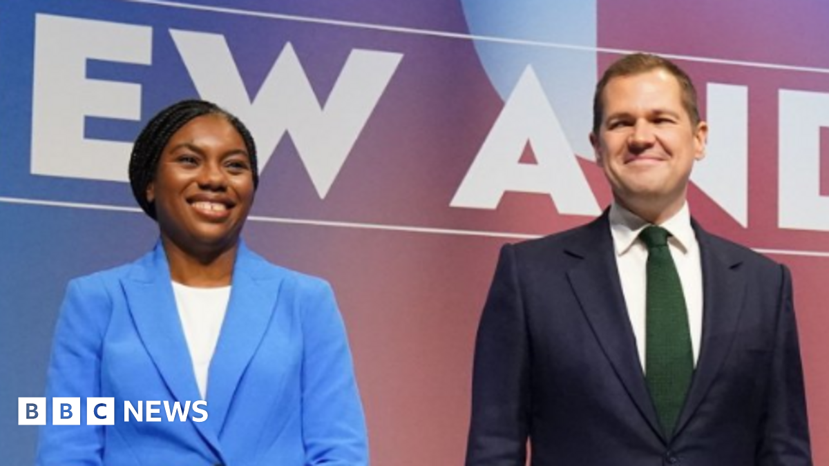 Jenrick accuses Badenoch of being 'disrepectul' to Tory members - BBC News