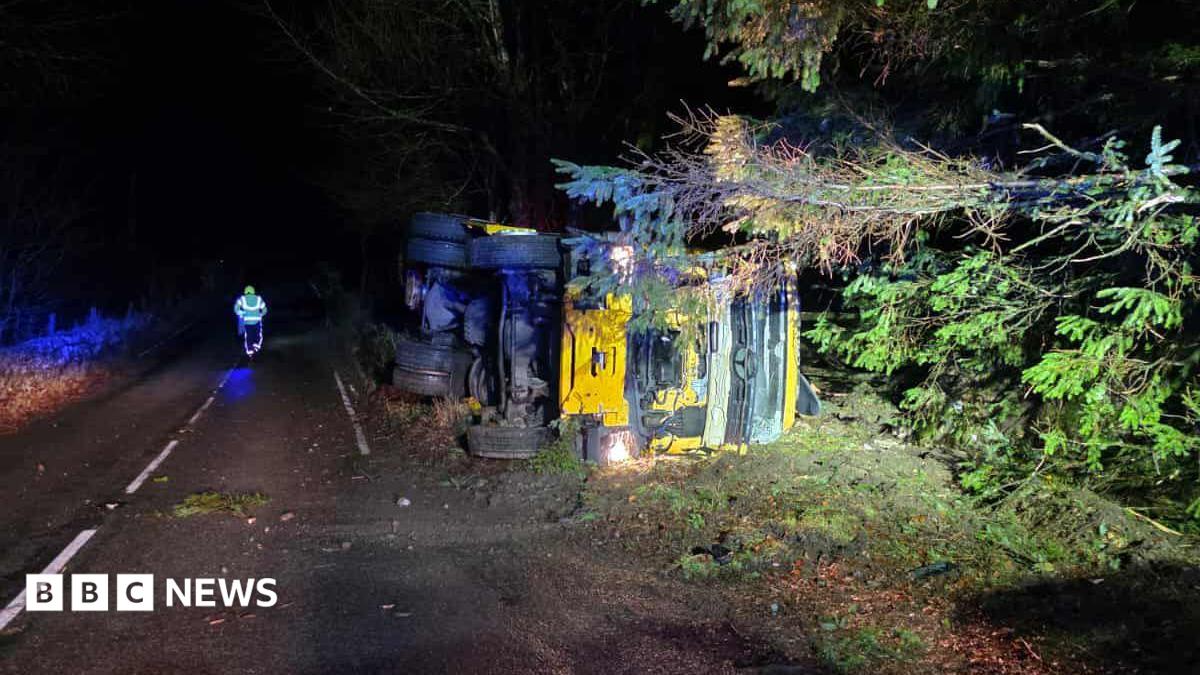 Gritter lorry overturns on black ice in Devon amid ice warning - BBC News