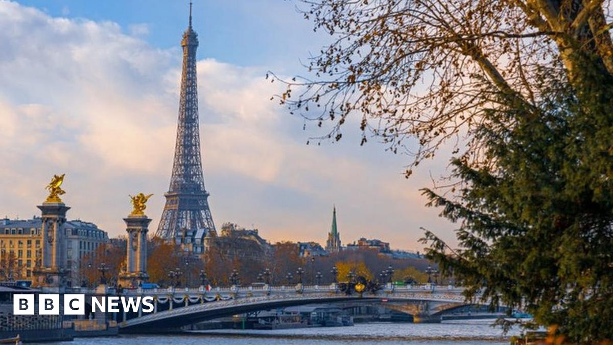 France: Eiffel Tower staff strike on centenary of creator's death - BBC News