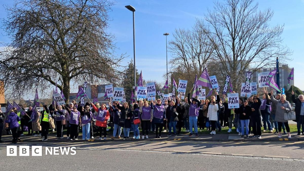 Healthcare staff protest outside Darlington hospital over pay - BBC News