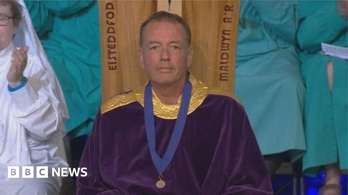 Acclaimed Welsh language writer Tony Bianchi dies - BBC News