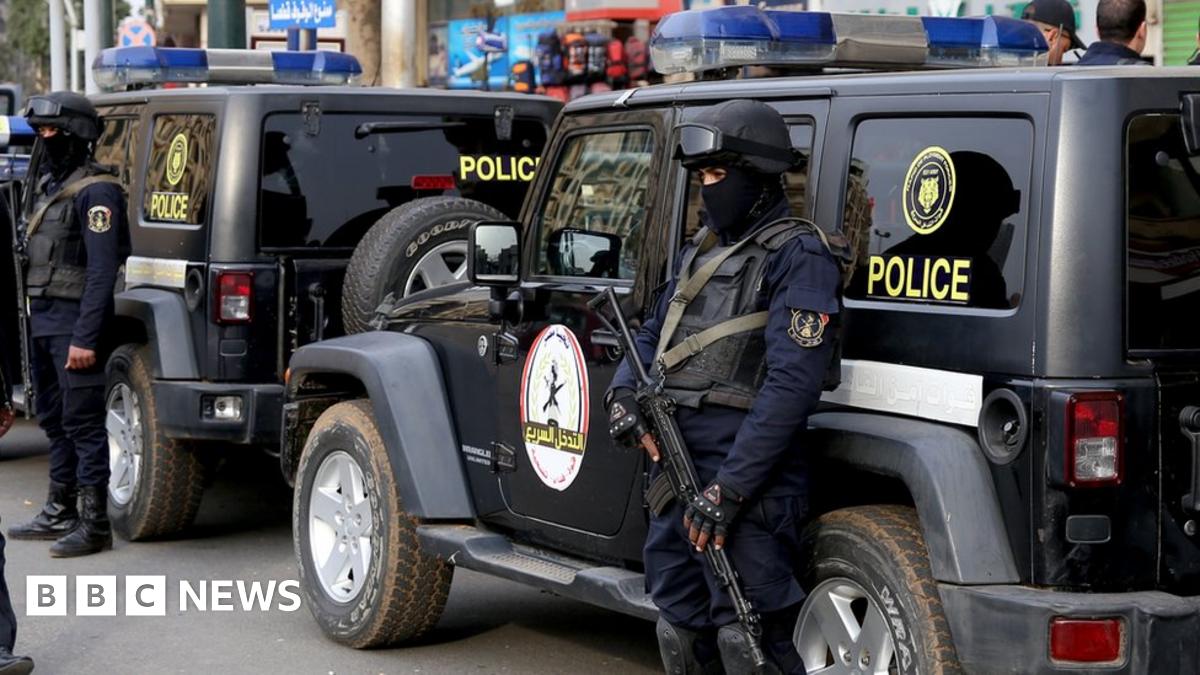 Egypt violence: Three police killed in Cairo attack - BBC News
