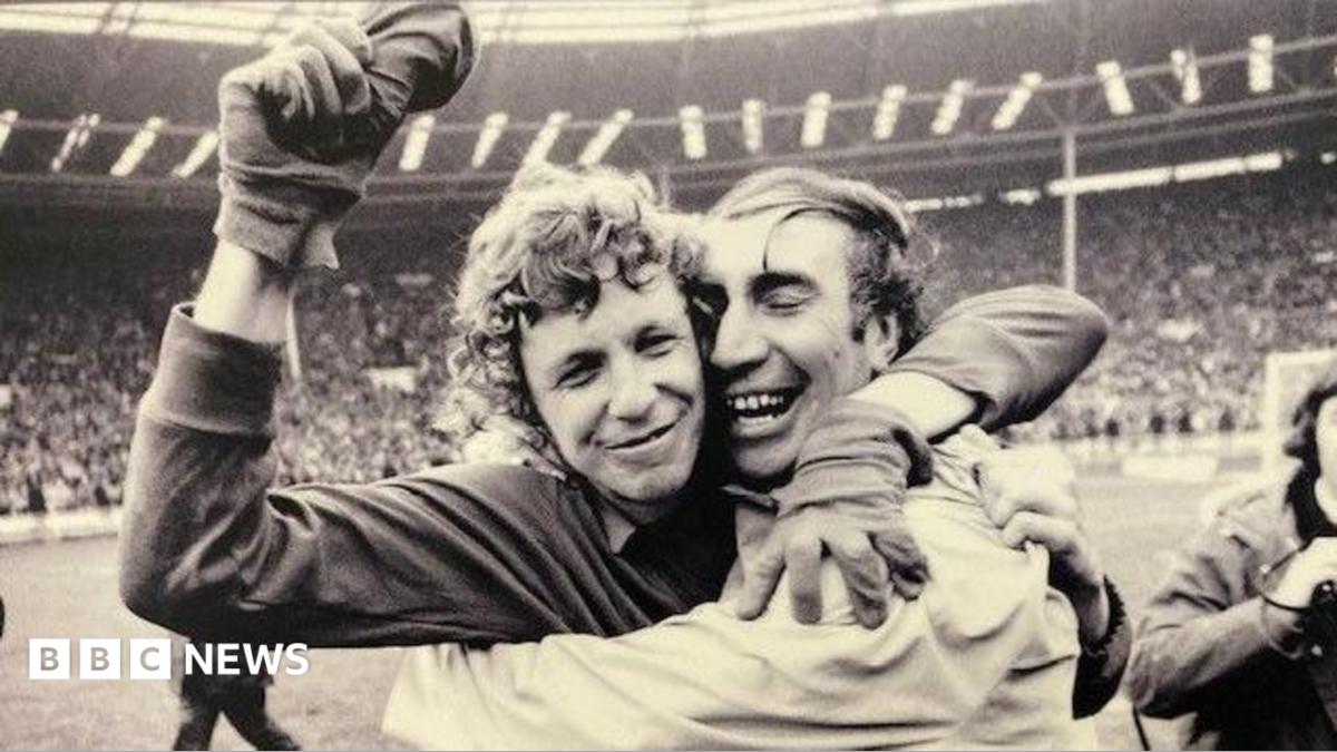 Sunderland 'underdogs' in Wear-Tyne FA Cup derby - Montgomery - BBC News