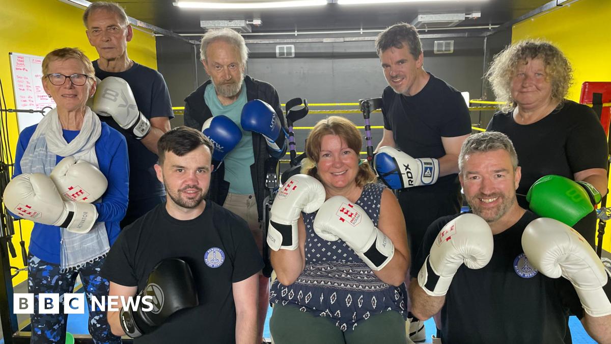 Parkinson's disease boxing project to be extended across England - BBC News