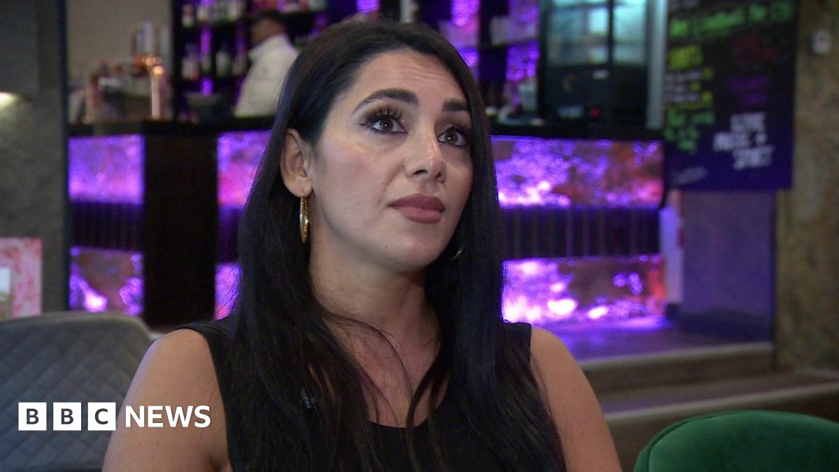 Hornsea restaurant charging upfront due to 'dine and dash' - BBC News