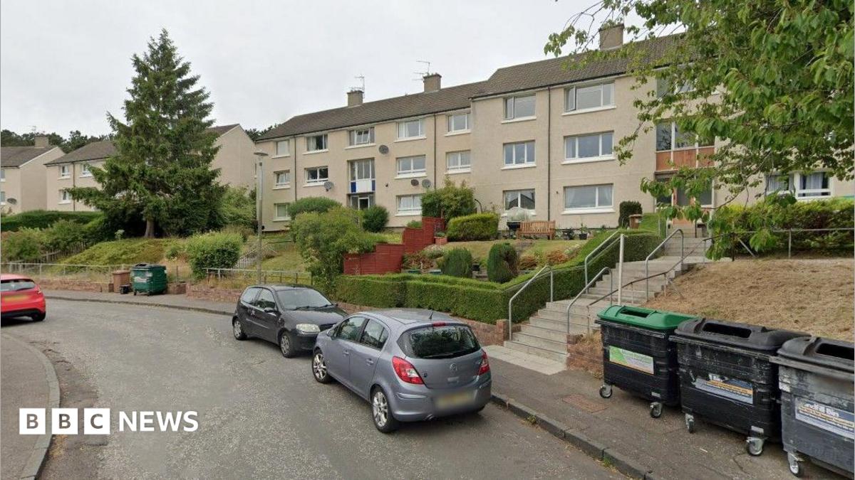 Armed police raid house in connection with gang feud - BBC News