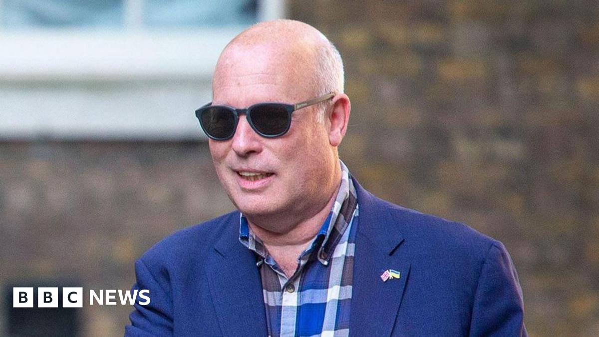 Post Office: Press watchdog revises ruling against ex-Fujitsu CEO - BBC News