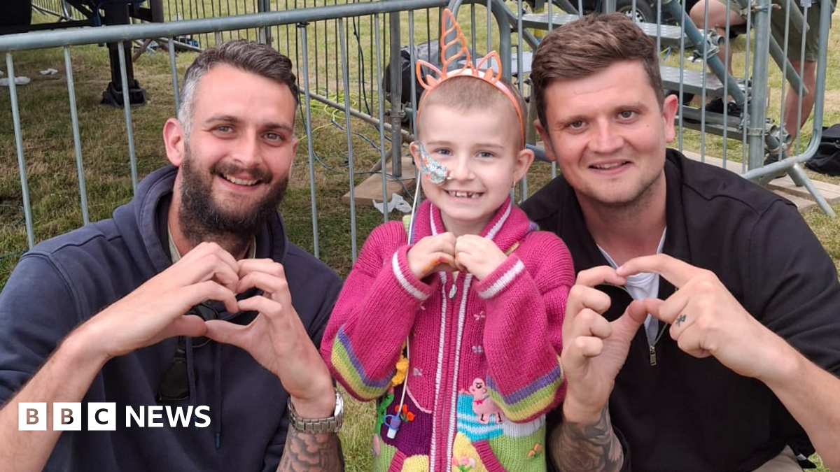 Norwich duo pen new song in tribute to Kayla - BBC News