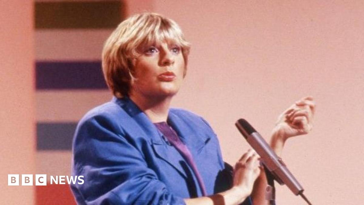 Inaugural Victoria Wood comedy prize shortlist revealed - BBC News