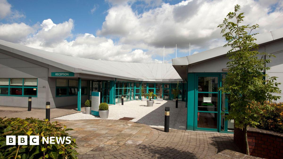 'Highly flammable' cladding behind £450k council bill - BBC News