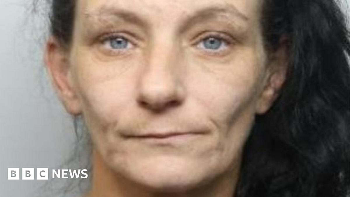 Pauline Caster: Catcliffe woman admits murdering husband - BBC News