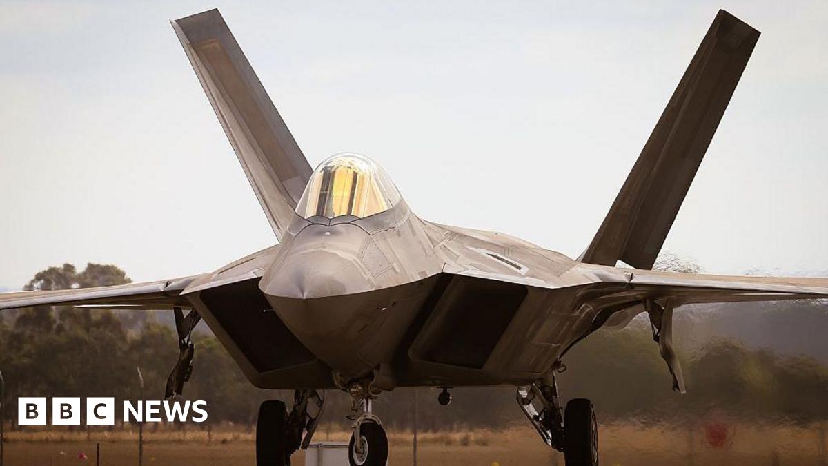 RAF Lakenheath planespotters gather as F-22 fighter jets arrive - BBC News