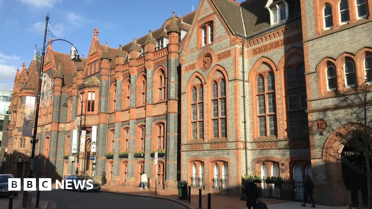 Laughing gas abuse caused student's death - Berkshire coroner - BBC News