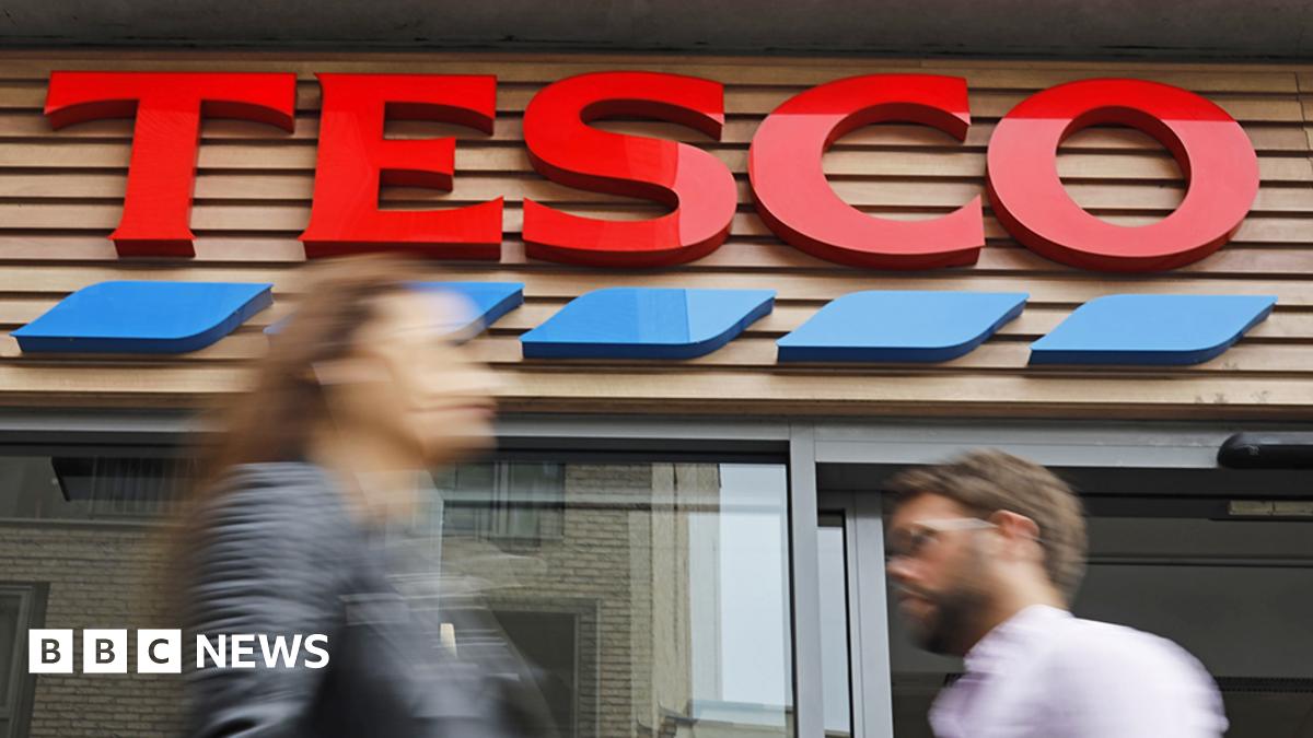 Tesco to cut the value of Clubcard rewards scheme - BBC News
