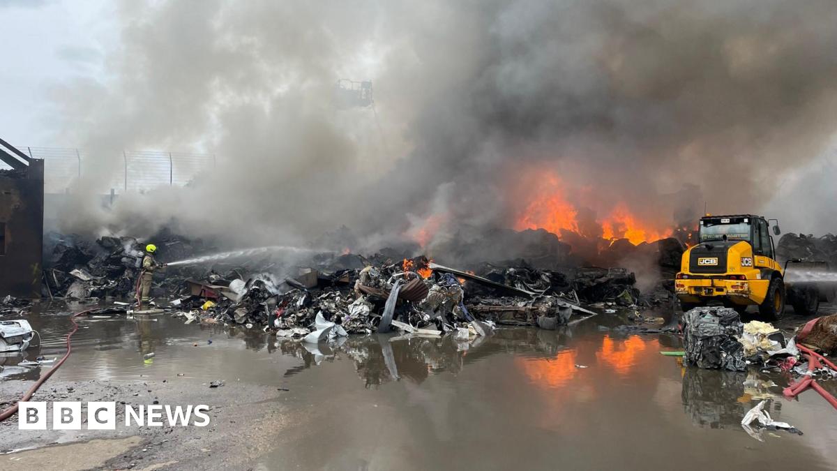 Fire at Sackers scrap yard in Great Blakenham under control - BBC News