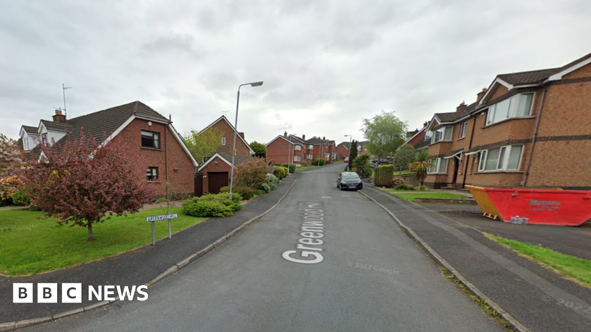 Newtownbreda: Family 'distressed' after masked men ransack house - BBC News