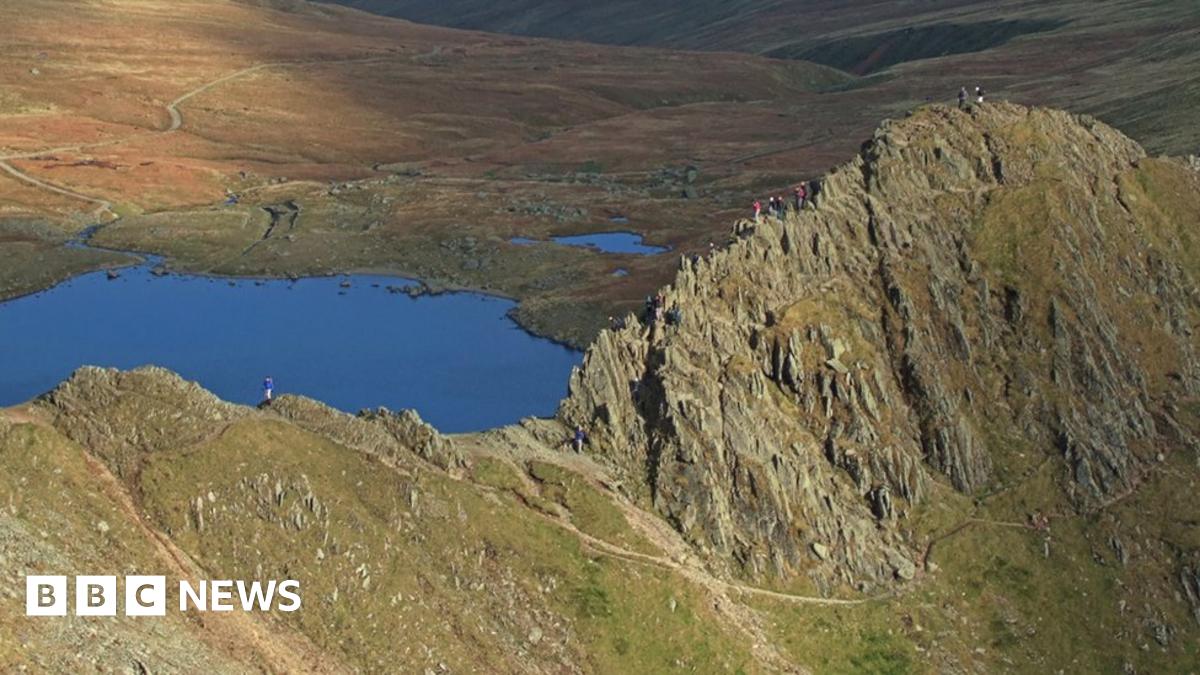 Lake District death: Walker dies falling from Striding Edge - BBC News