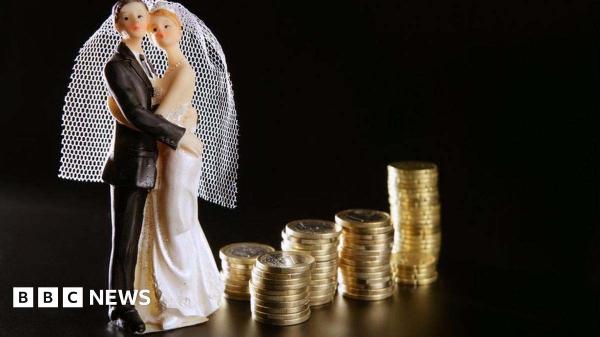 Joint bank accounts: For better or worse? - BBC News