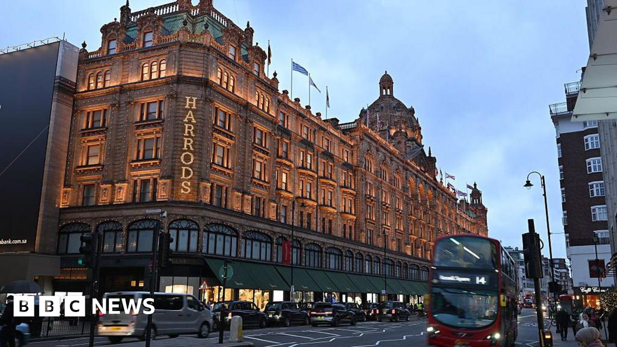 Harrods security guard sentenced for stealing £11,000 of clothes - BBC News