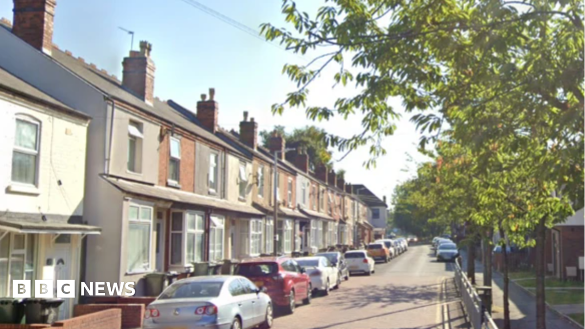 Wolverhampton man in court after attempt abduction charge - BBC News