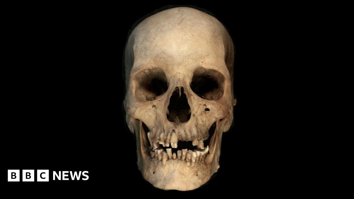 Ancient Egyptian history may be rewritten by a DNA bone test - BBC News