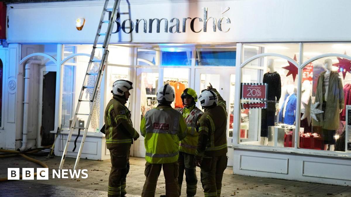 Fire at Bonmarché in Bognor Regis 'suspicious', police say - BBC News