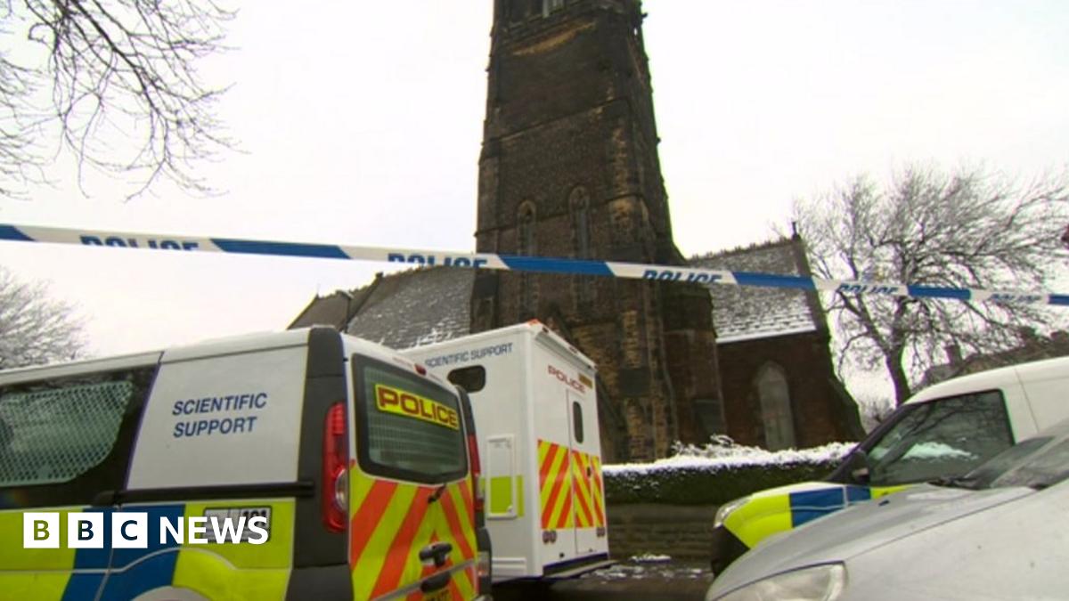 Leeds murder victim named as third murder suspect held - BBC News