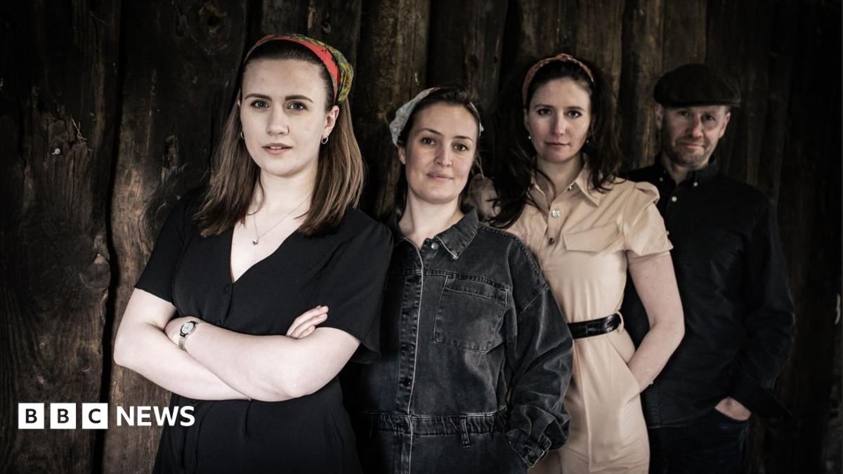 Howay The Lasses folk band celebrating female pioneers - BBC News