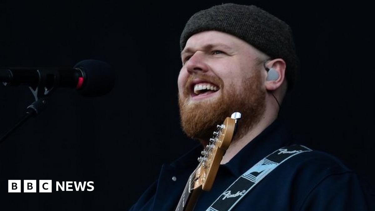 Bedford Park Concerts: 'No brainer' for Tom Walker to step in - BBC News