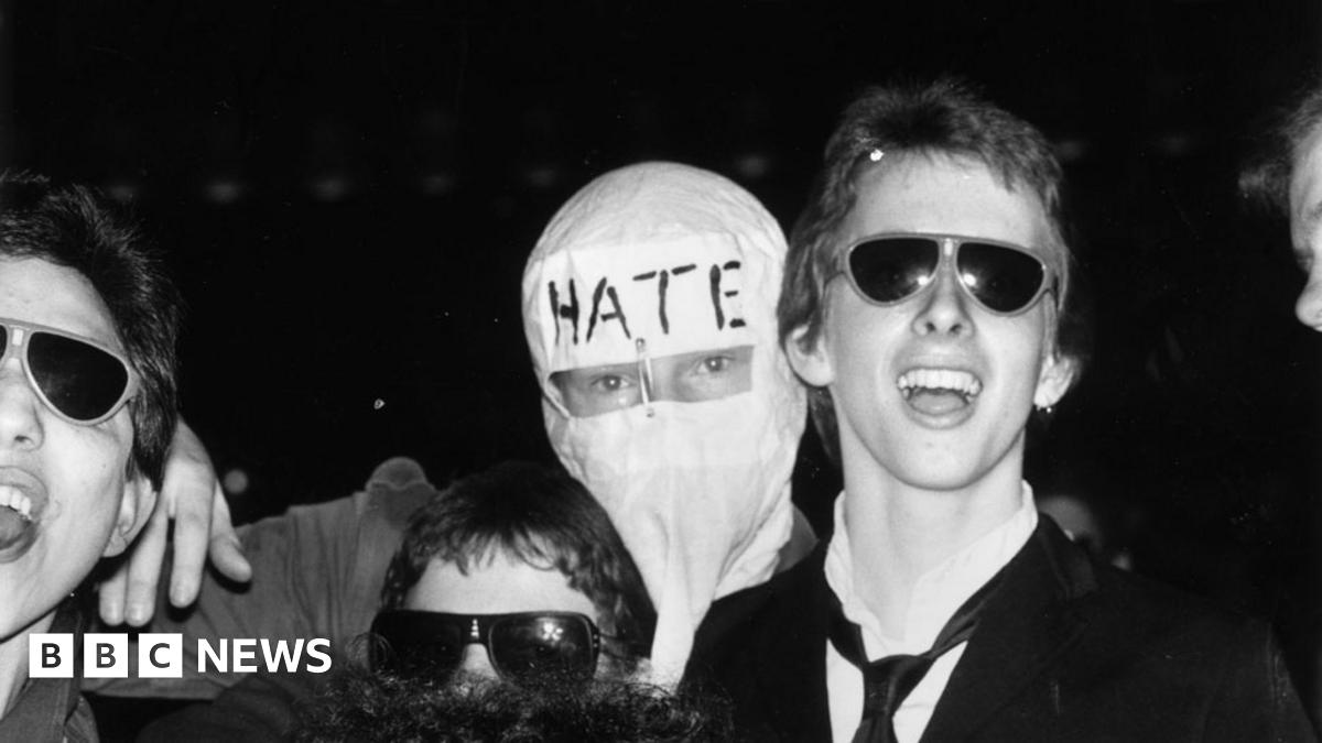 A time when gigs were violent - BBC News