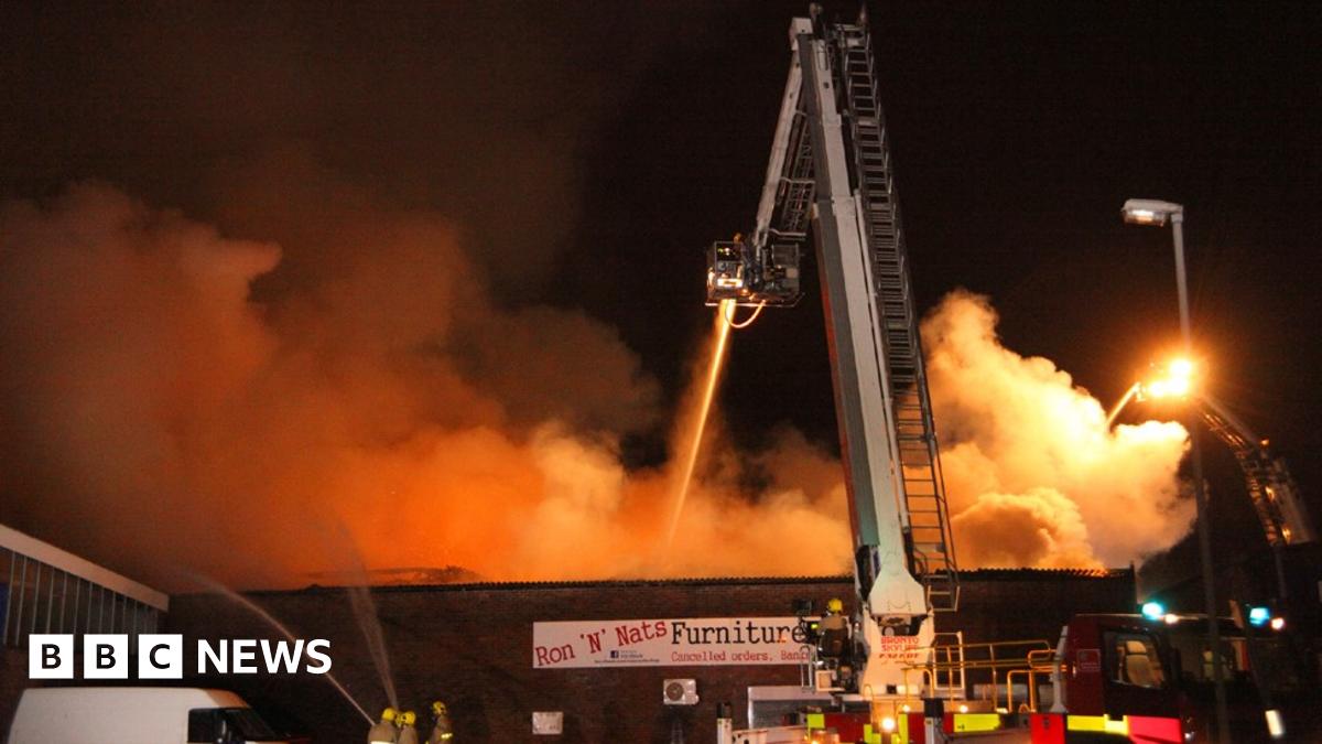Preston city centre fire tackled by 80 firefighters - BBC News