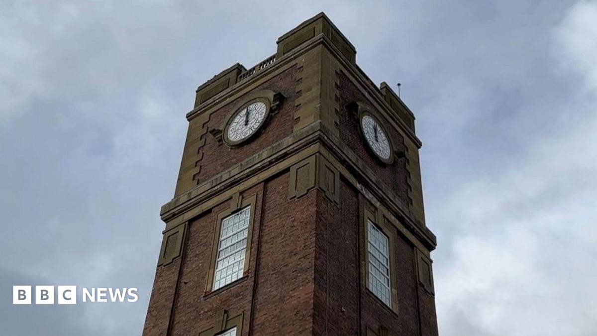 York's landmark chocolate factory clock to tick again - BBC News