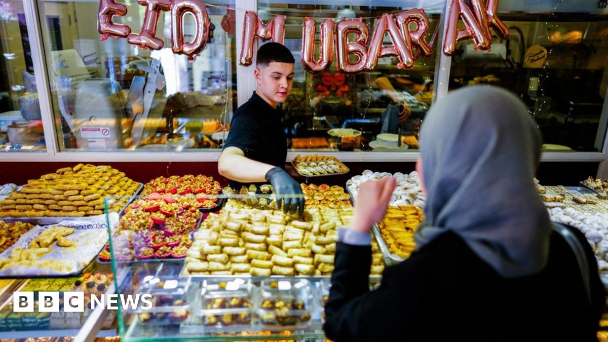 What are Eid al-Fitr and Ramadan and how do Muslims mark them? - BBC News